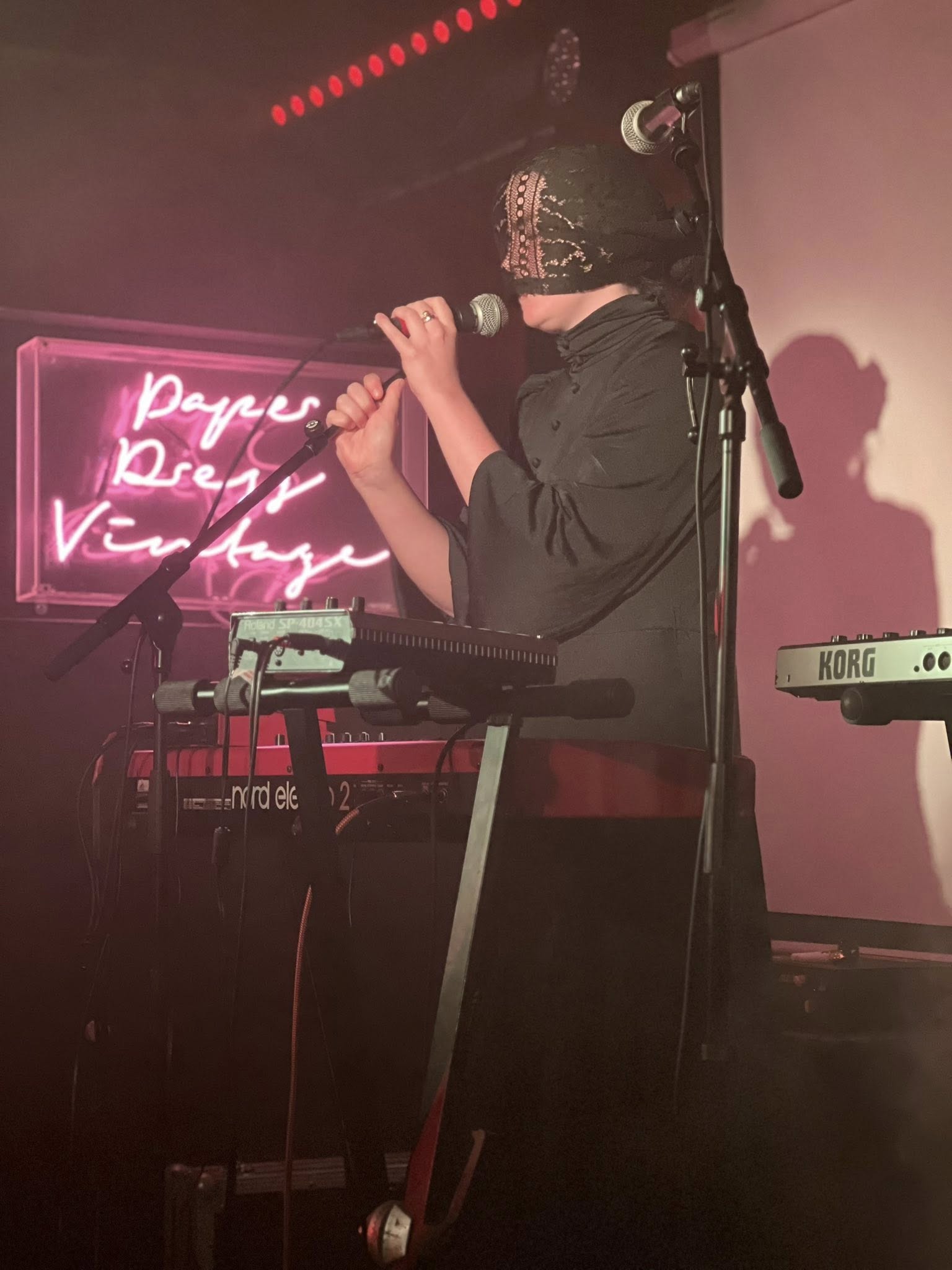 Róis joyfully breaking the shackles of colonialism at Paper Dress ...